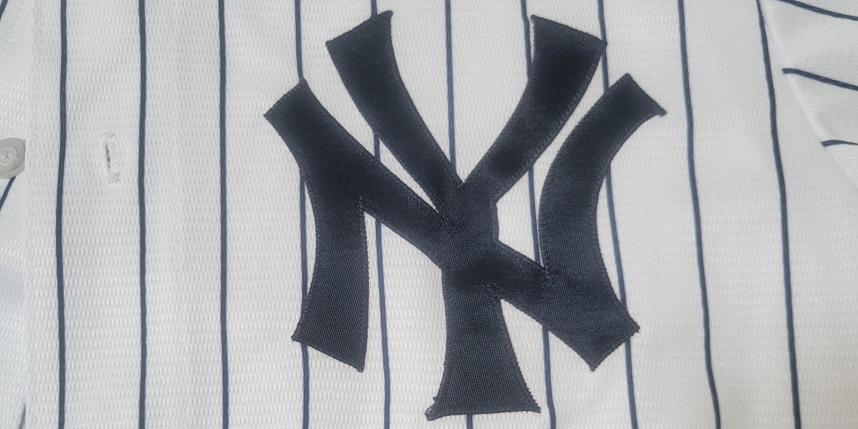 New York Yankees Add Patch to Jersey for Sponsor Starr Insurance – Vintage Breaks